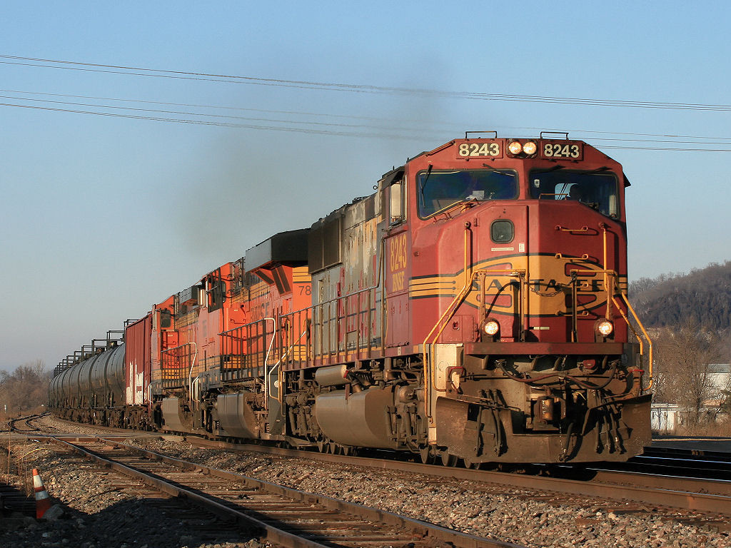 BNSF 8243